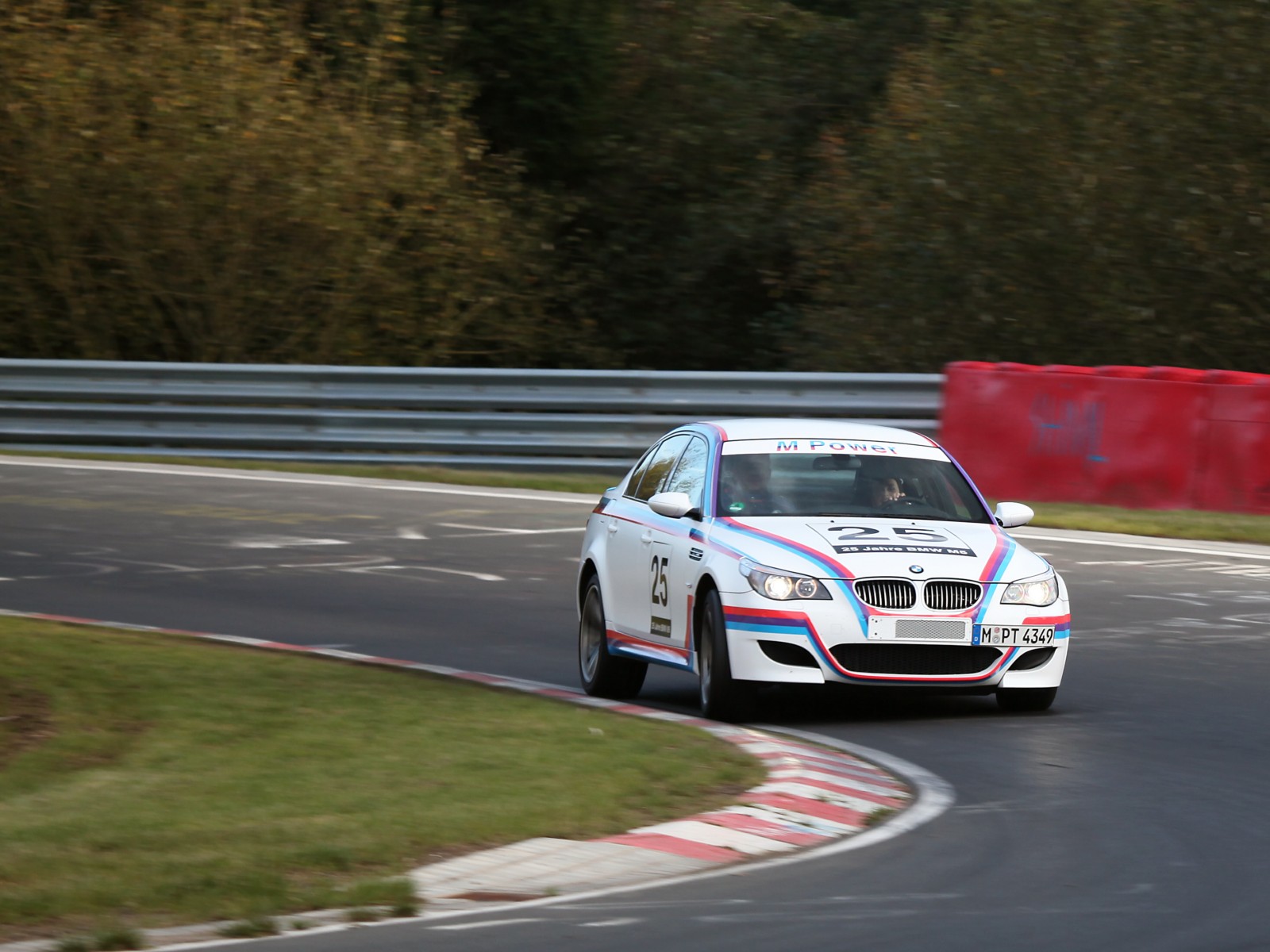 Fotos del BMW M5 CSL - Blog de BMW