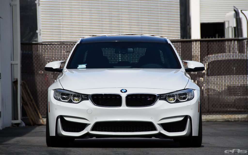 El BMW F80 M3 de color blanco alpino es bajo y ancho - Blog de BMW