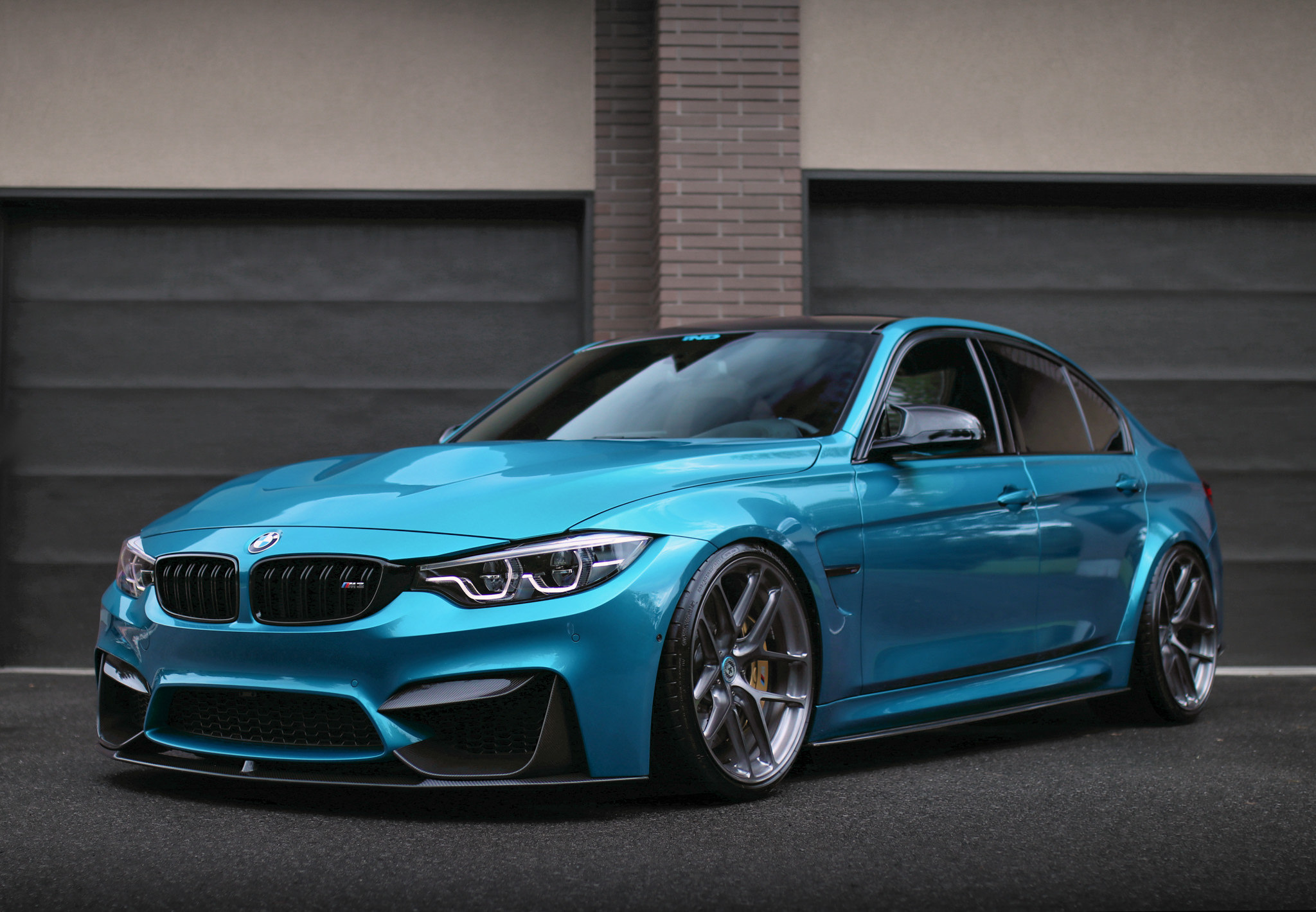 Llamativo BMW F80 M3 azul atlántico con llantas HRE R101LW - Blog de BMW