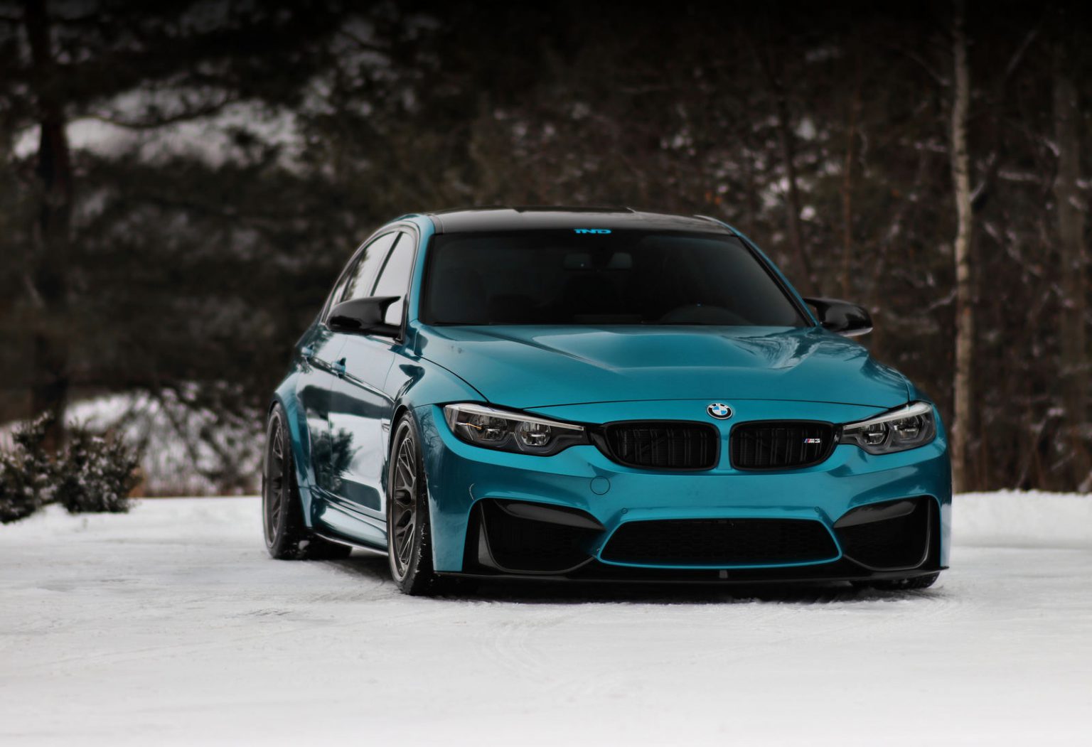 El BMW M3 de color azul atlántico luce impresionante con llantas HRE y ...